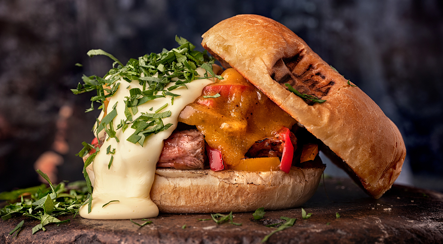 The Messy Cheeseburger | Read story | Arla® Pro